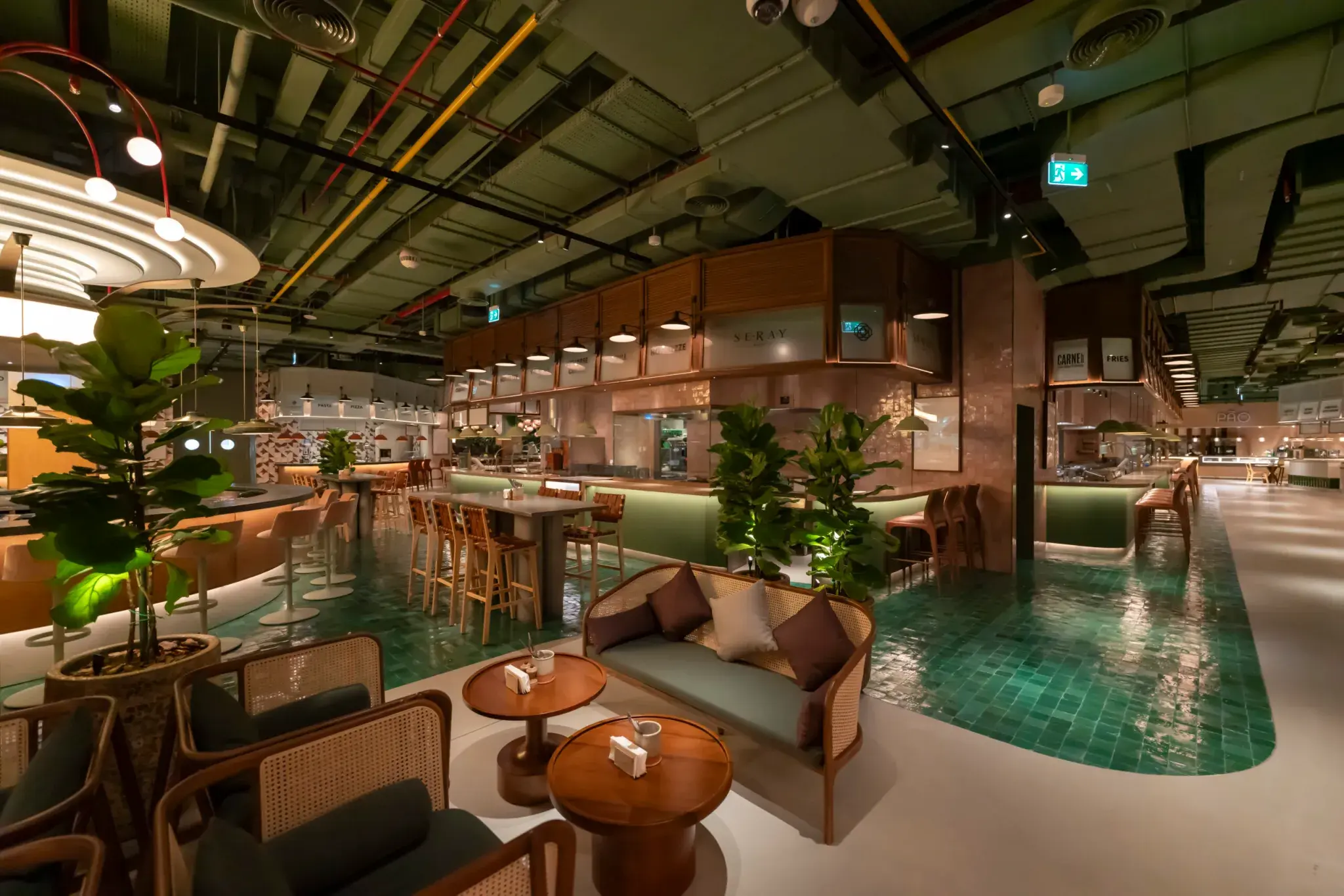 FOOD HALLS AND DINING HUBS – HOW TO BUILD A WINNING MIX OF F&B OUTLETS